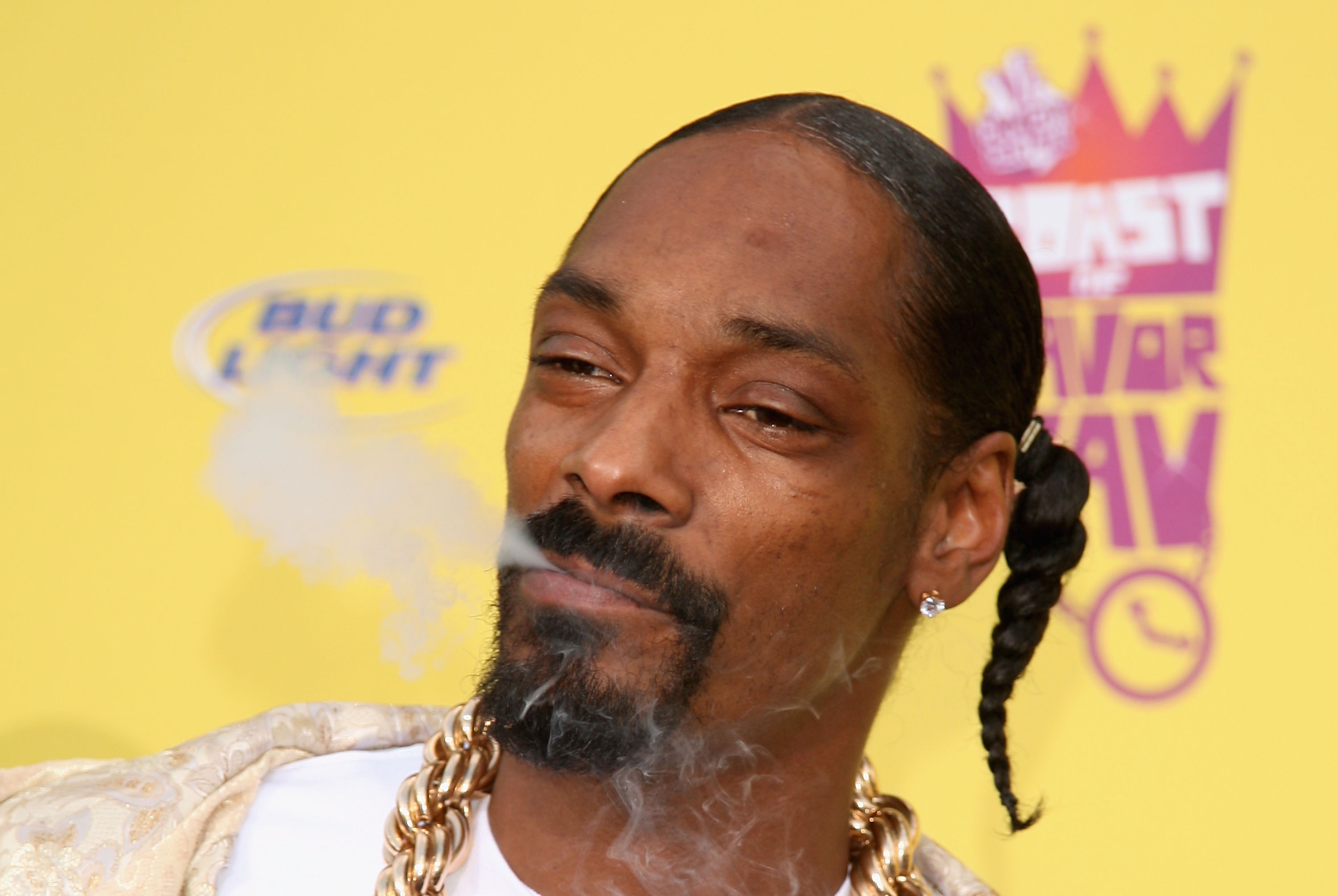 Snoop Dogg's Roller Confirms The Number Of Blunts He Smokes In A Day