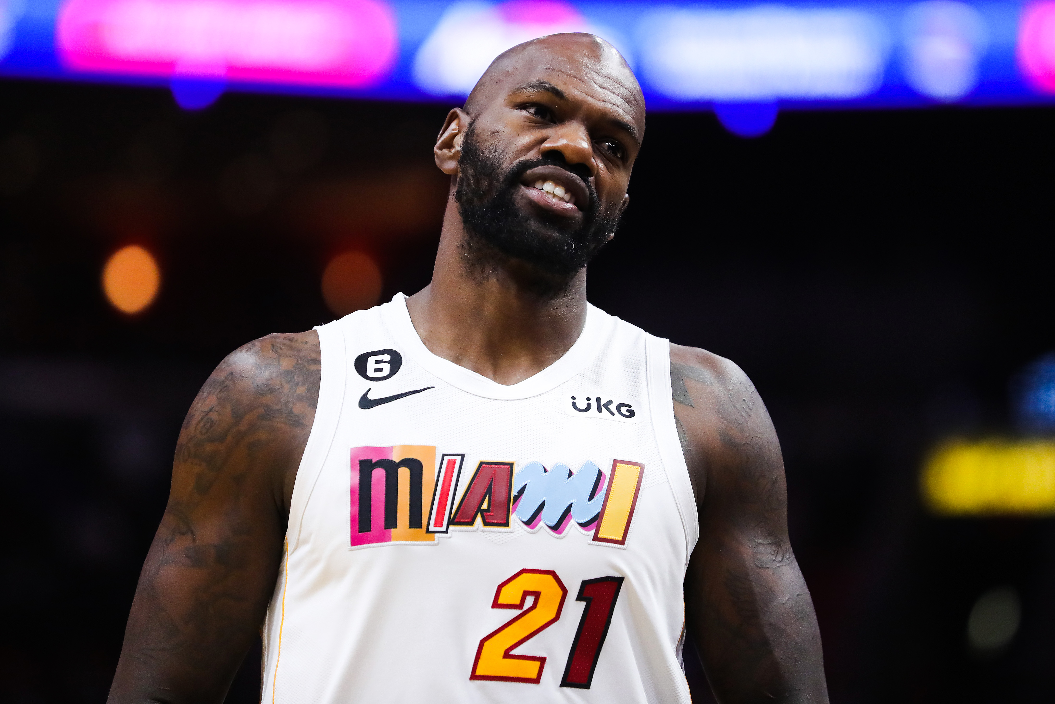 Dewayne Dedmon Throws Massage Gun On The Court: Watch