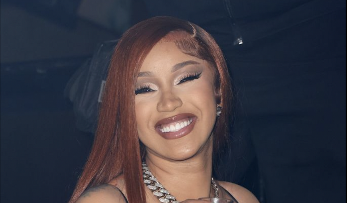 Cardi B Sets Twitter & IG Ablaze With New Pic Of Her In The Studio