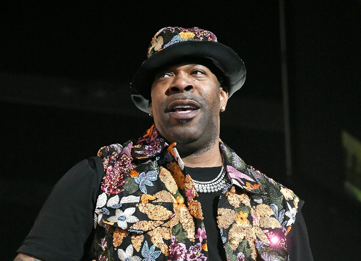 Busta Rhymes Throws Drink At Woman Who Grabbed His Butt She Responds