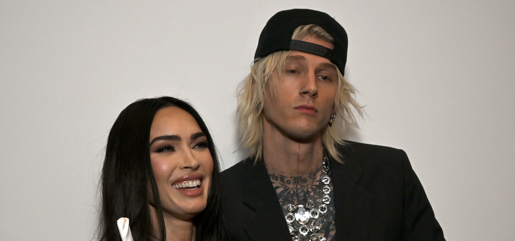 Megan Fox Deletes Instagram As Machine Gun Kelly Performs During Super ...