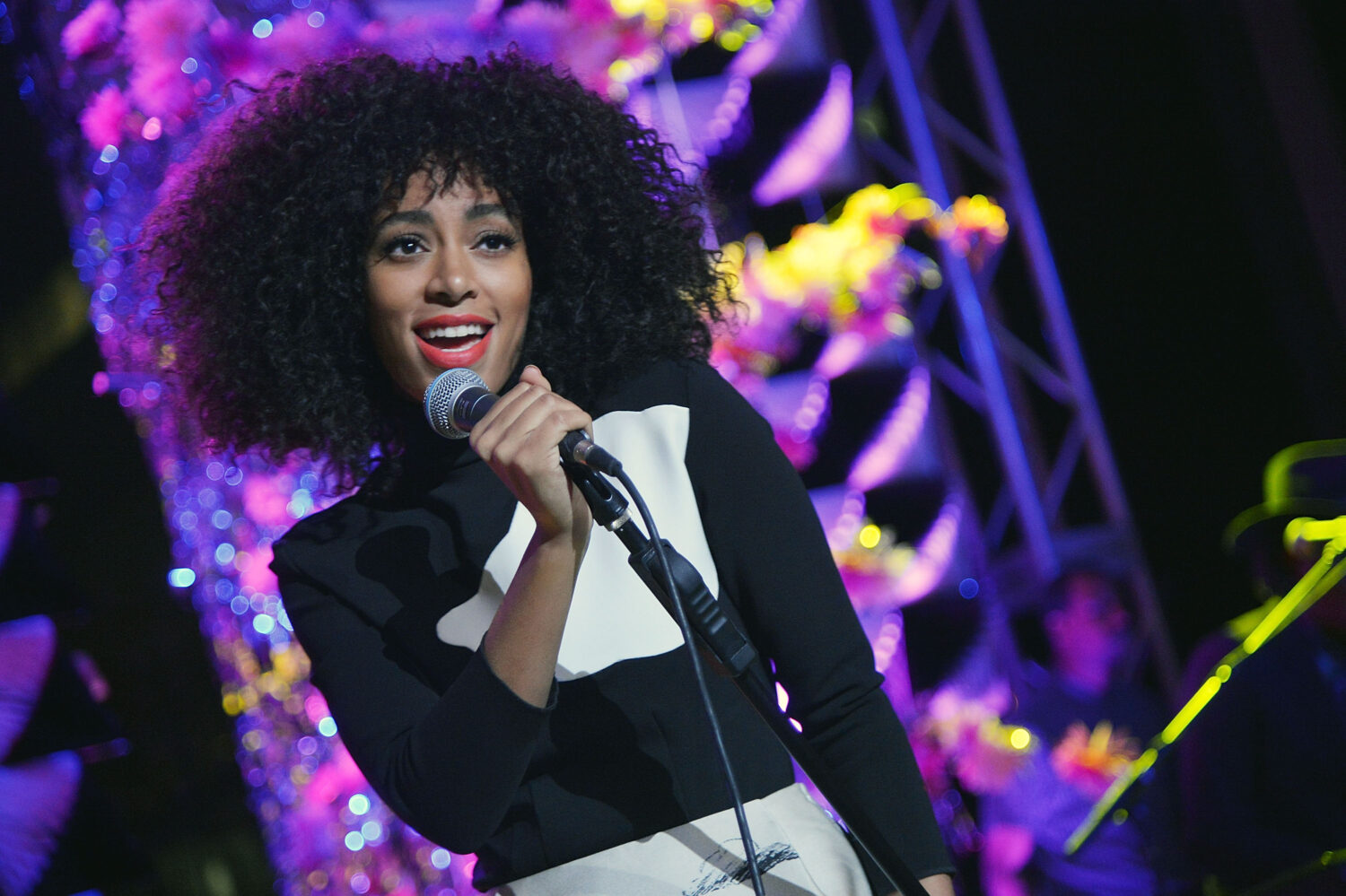 The Biggest R&B Singers Who Are Cancers