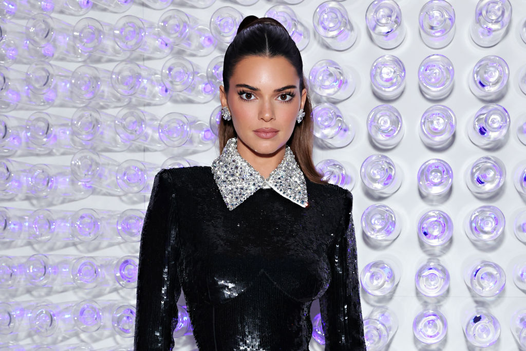 Kendall Jenner Parties With Friends On A Luxury Yacht