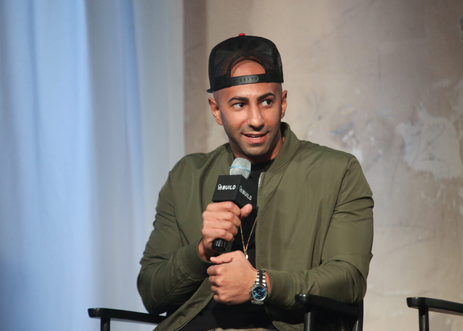 Fousey Confronts The Island Boys For Kissing Each Other