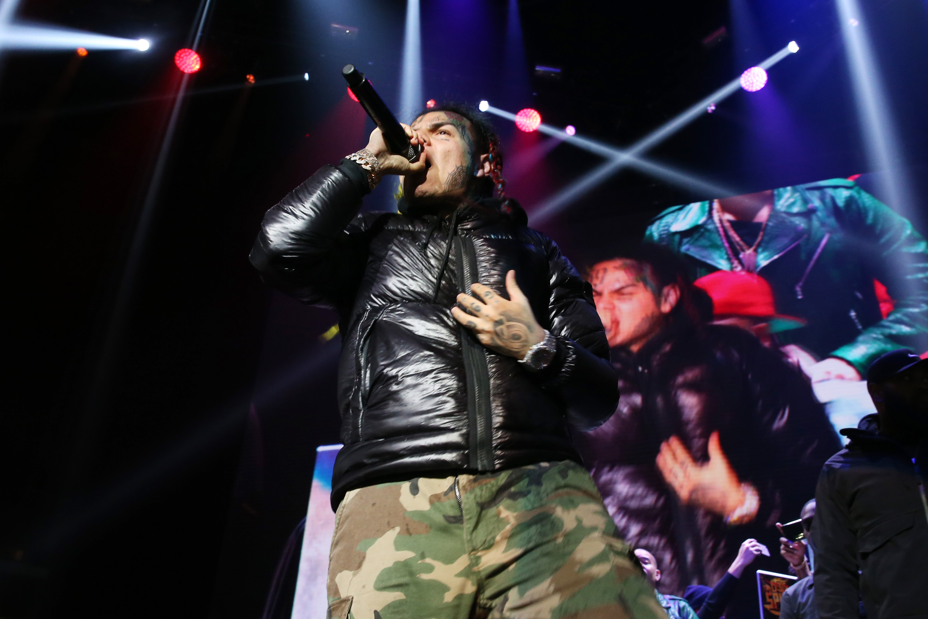 6ix9ine Writing & Producing Tons Of Music From Behind Bars