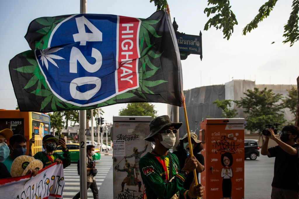 500 Pounds Of Weed Spilt On Missouri Highway On 4/20 During 3-Car Crash