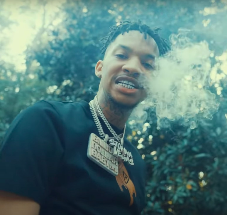Stunna 4 Vegas Doesn't Miss His Mark On "Gun Smoke"