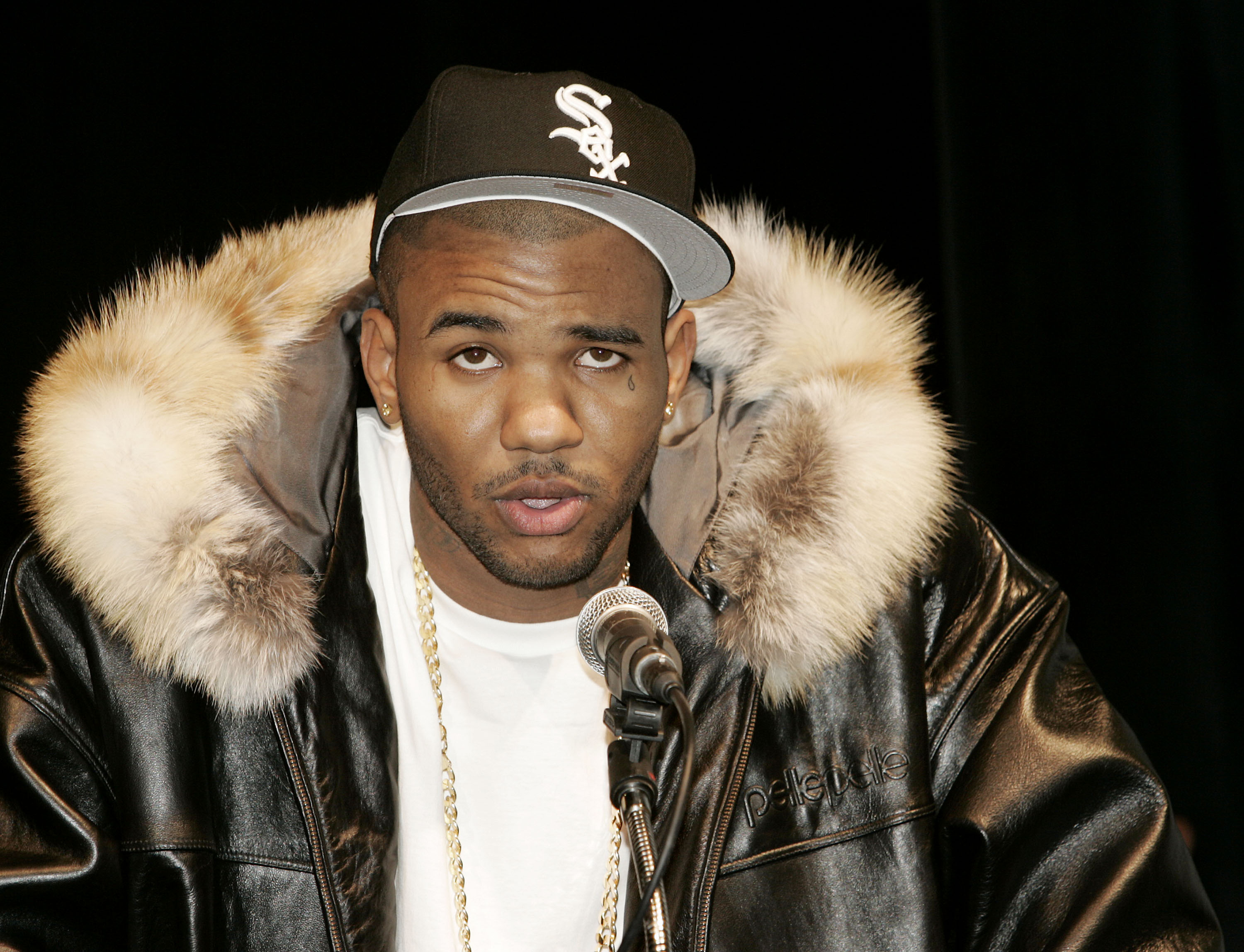 The Game Fan Attempts Taking Selfie With Rapper, Soon Regrets It