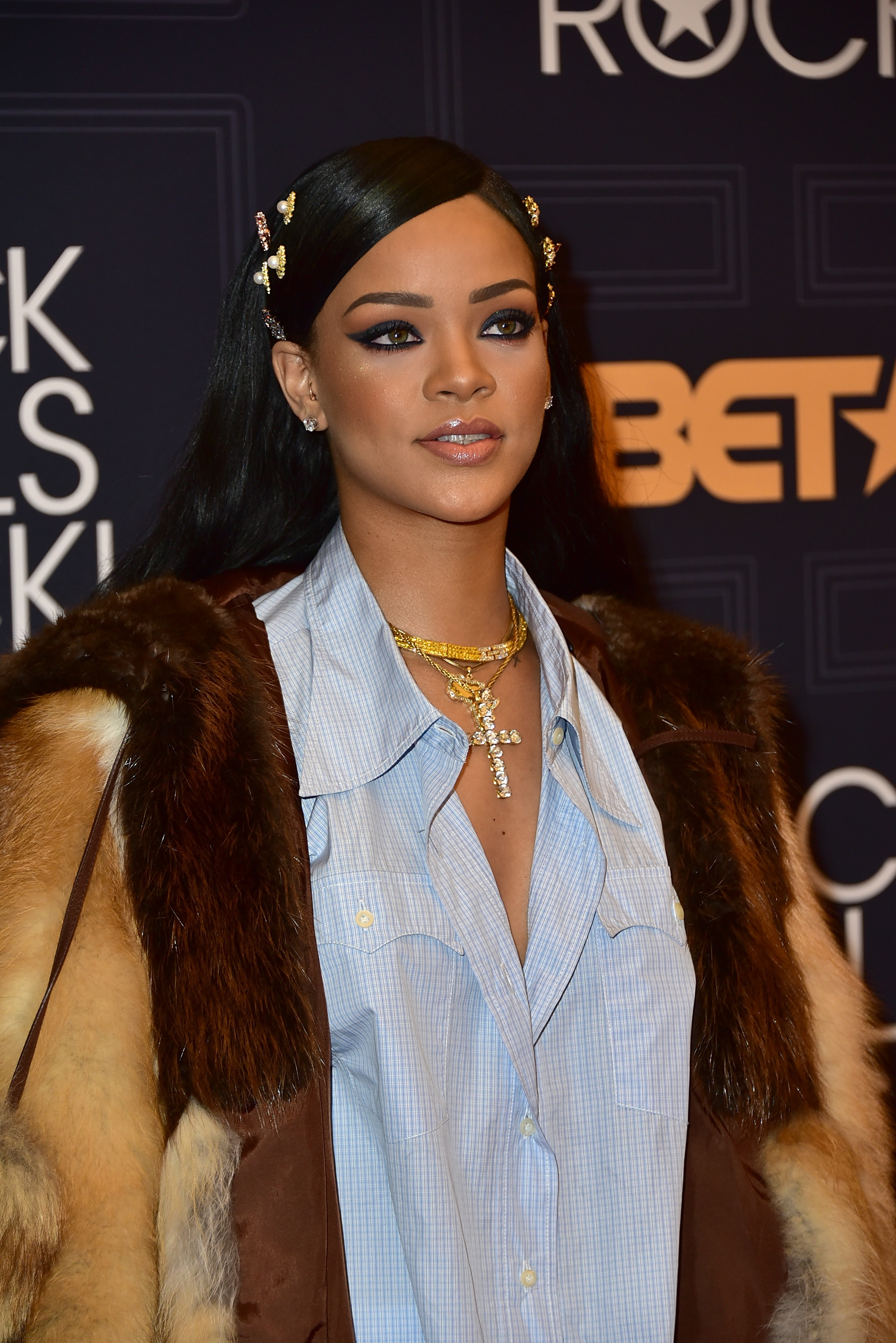 Rihanna Is Revealing Details Of Her New Album At An L.A. Gallery Right Now