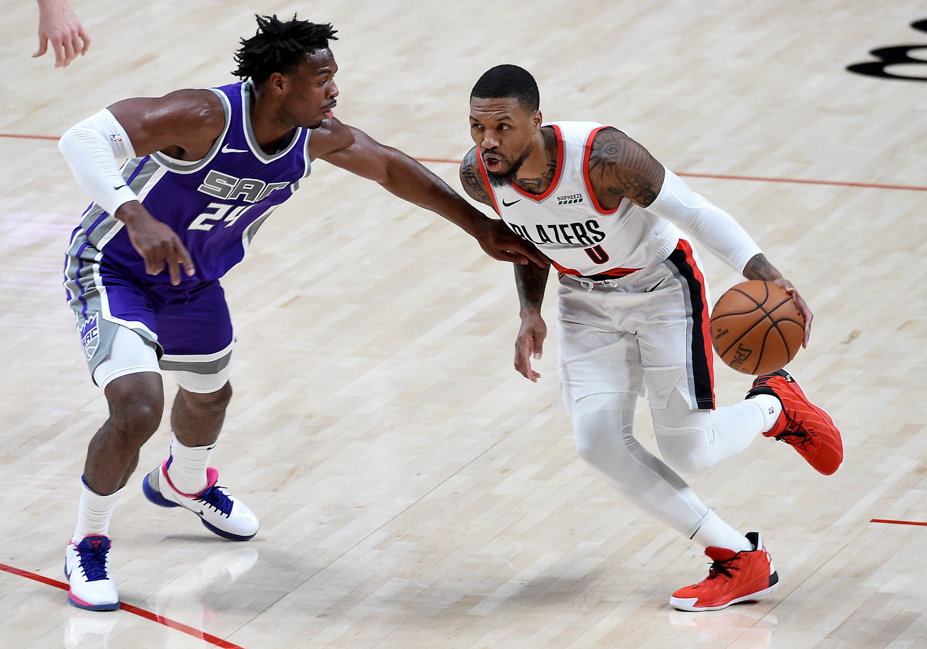 Damian Lillard Dons A Wig During E-40 Vs. Too Short Battle