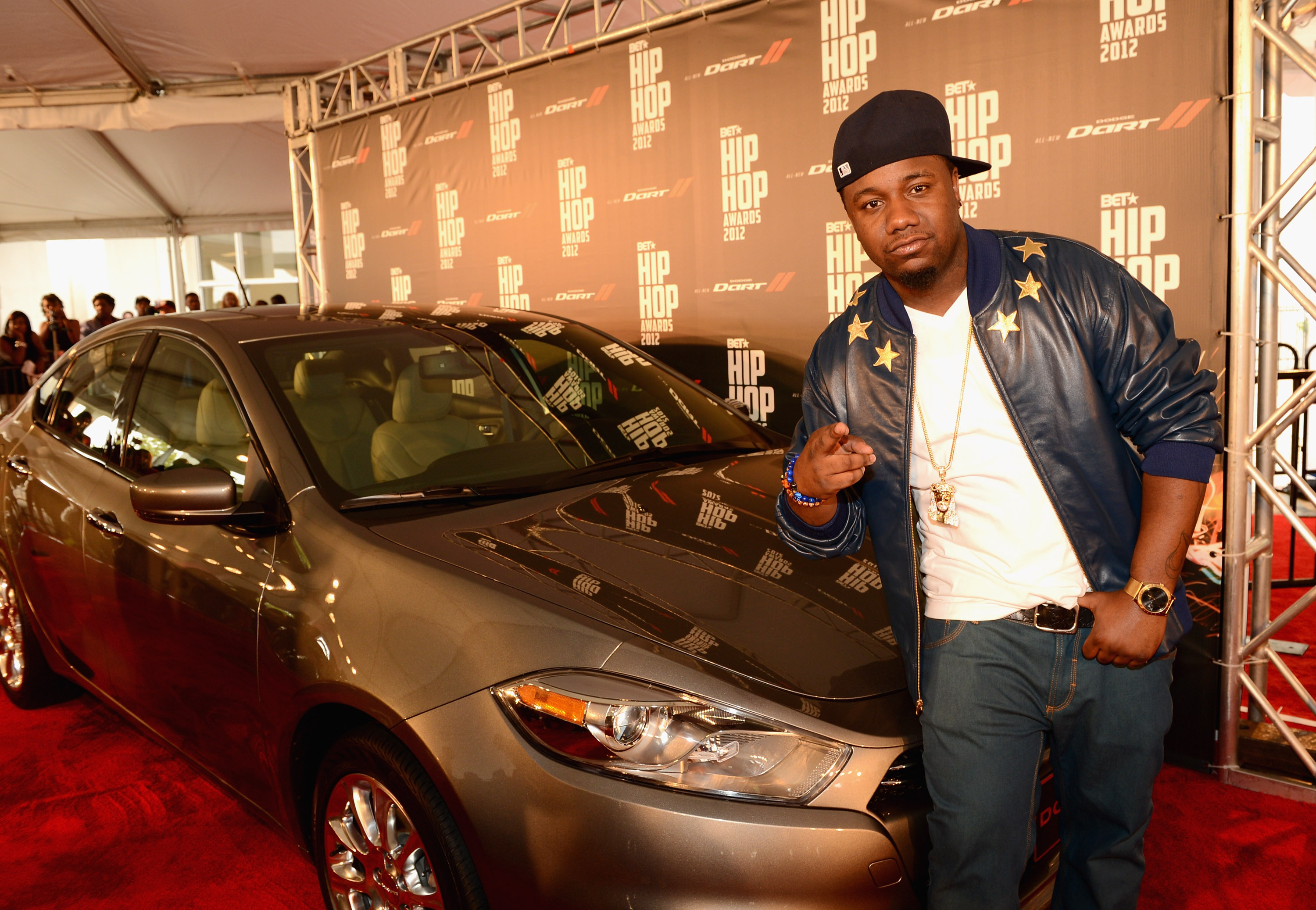 Murda Mook Swings On Brizz Rawsteen During Rap Battle, Brawl Erupts On ...