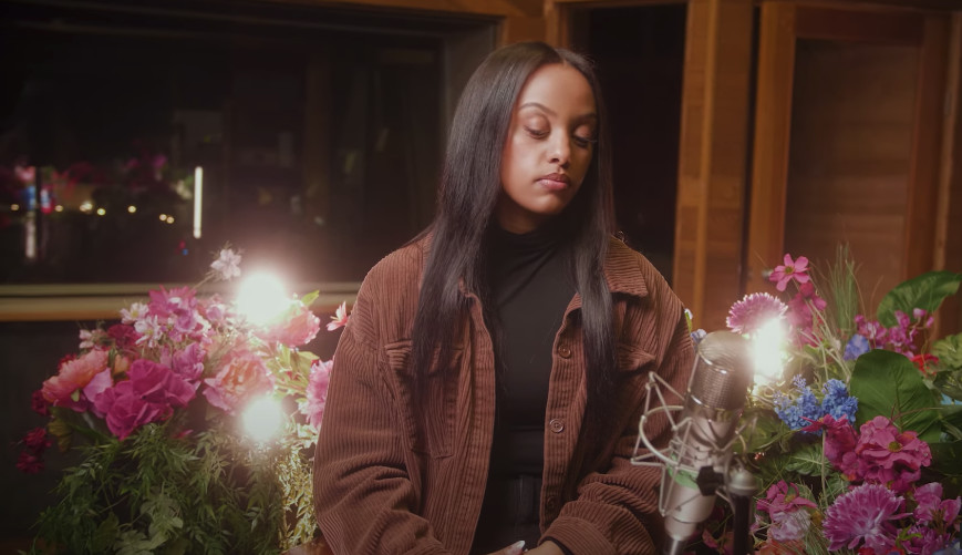 Ruth B. Delivers Live Solo Rendition Of "Situation"
