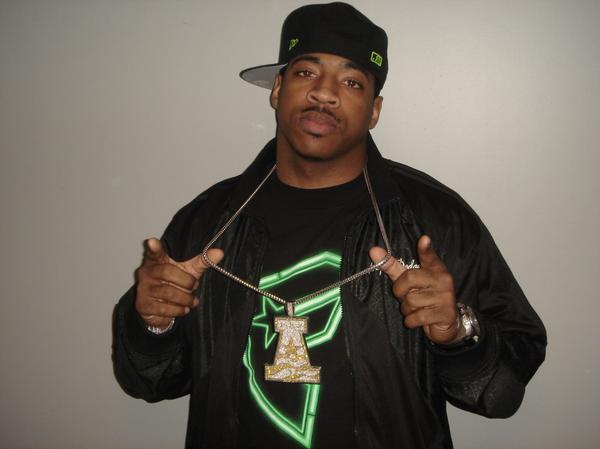 DJ Holiday Talks "Miley" & Breaking Records In The Strip Club