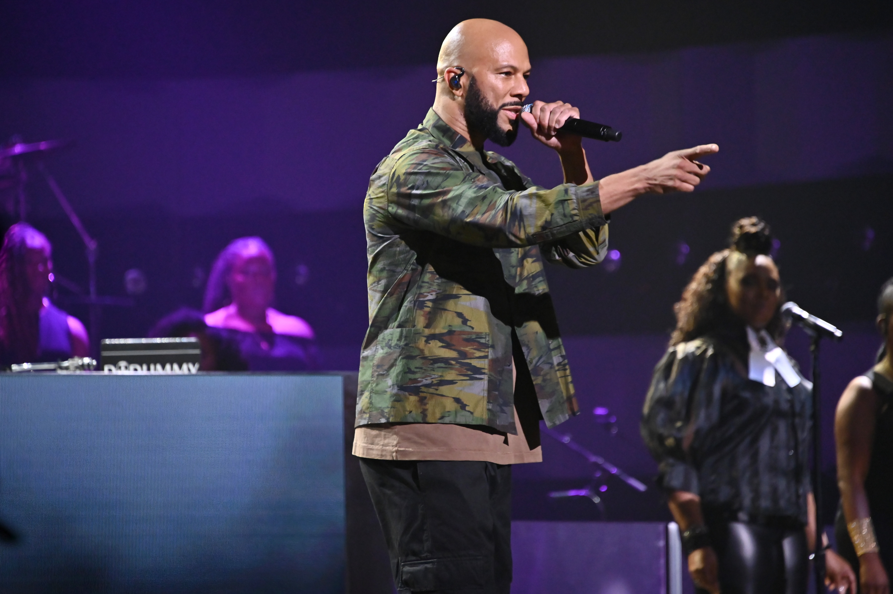 Common Offers To Meet Up With Teacher Who Wore Blackface Costume Of Rapper