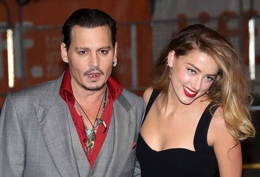 "SNL" Mocks Johnny Depp & Amber Heard Bed Poop Testimony In Hilarious Skit