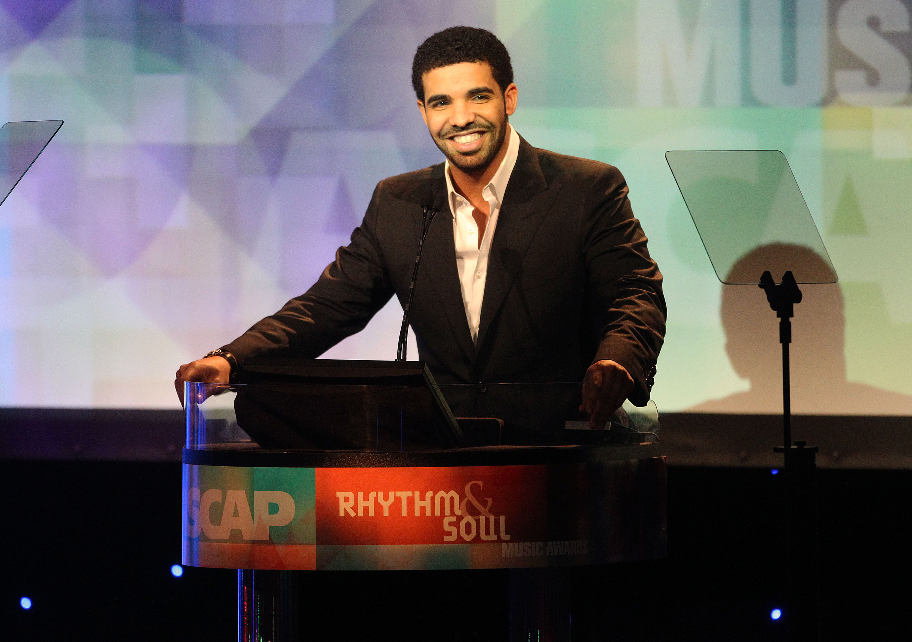 Drake Customizes His Tour Vest In Tribute To Deceased Fan