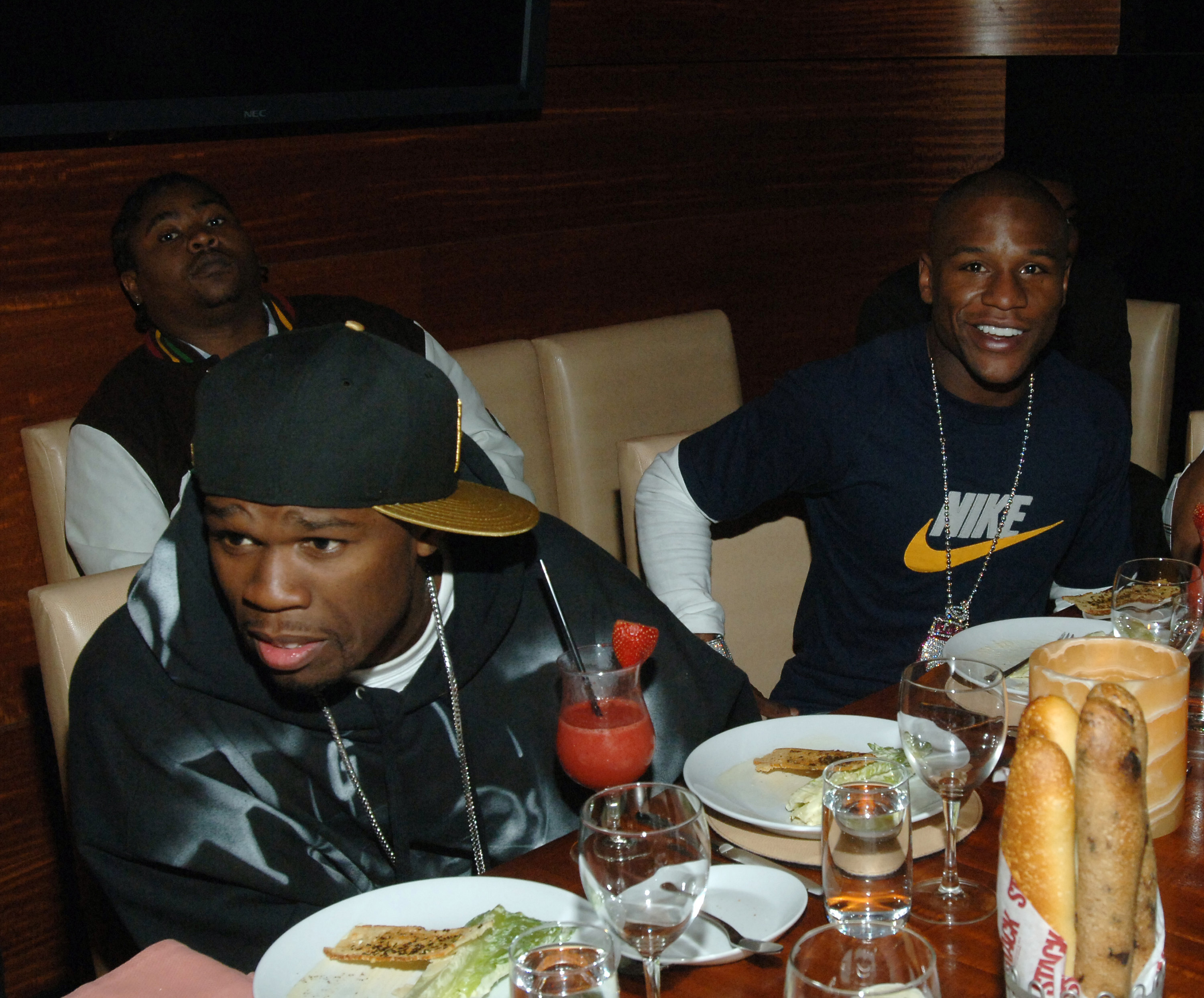 50 Cent Clowns Floyd Mayweather Over Showdown With "Filipina In Manila"