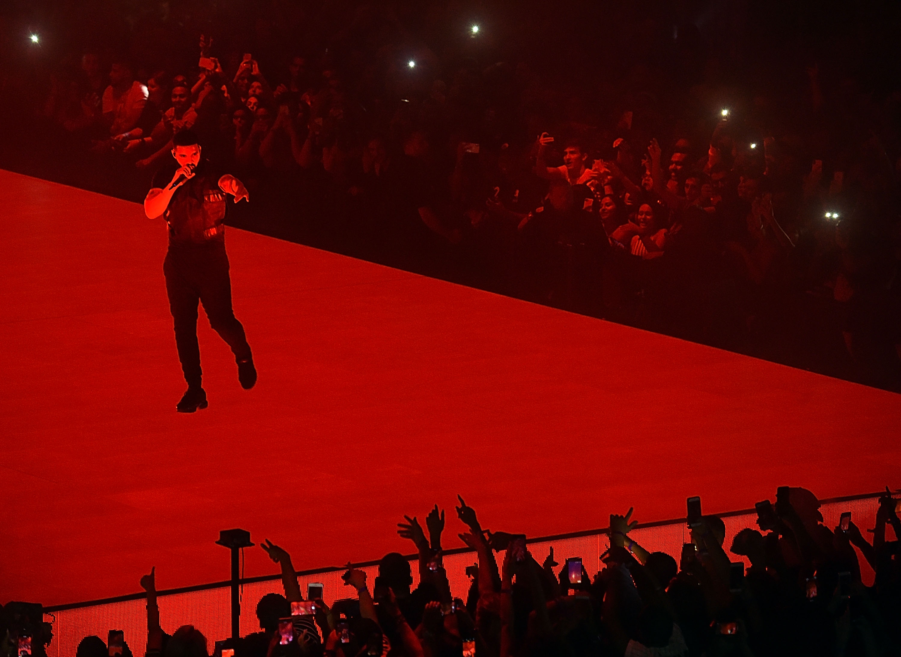 Drake Brings Out Chris Brown During LA Tour Stop; Squashes Beef