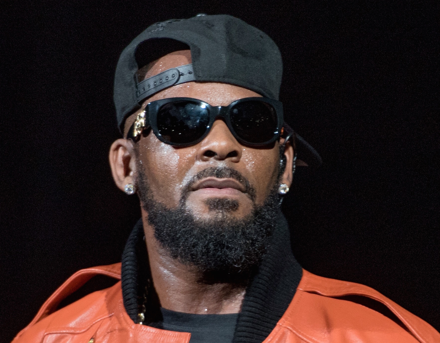R Kelly Reveals "The Buffet" Track List, Cover Art, Release Date