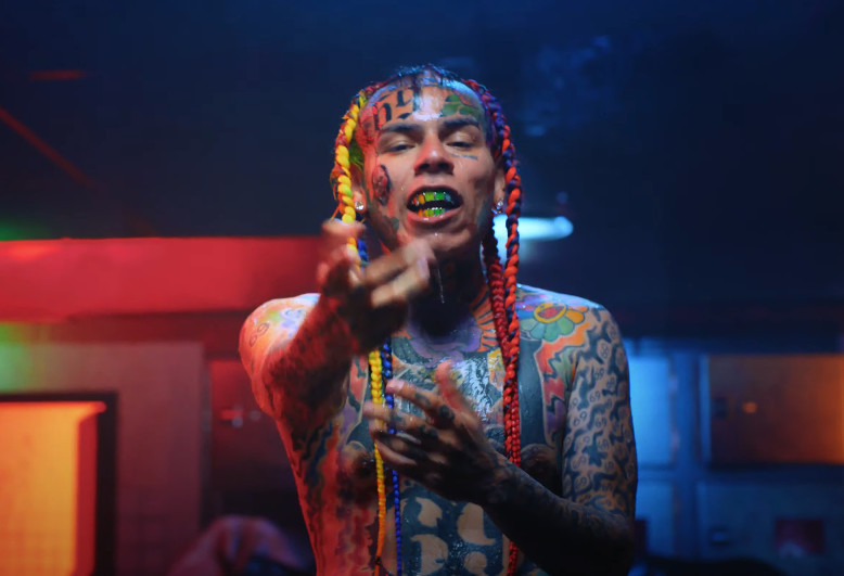 6ix9ine Flaunts A Whole Lot Of Women & Paints In New Visual For "GINÉ"