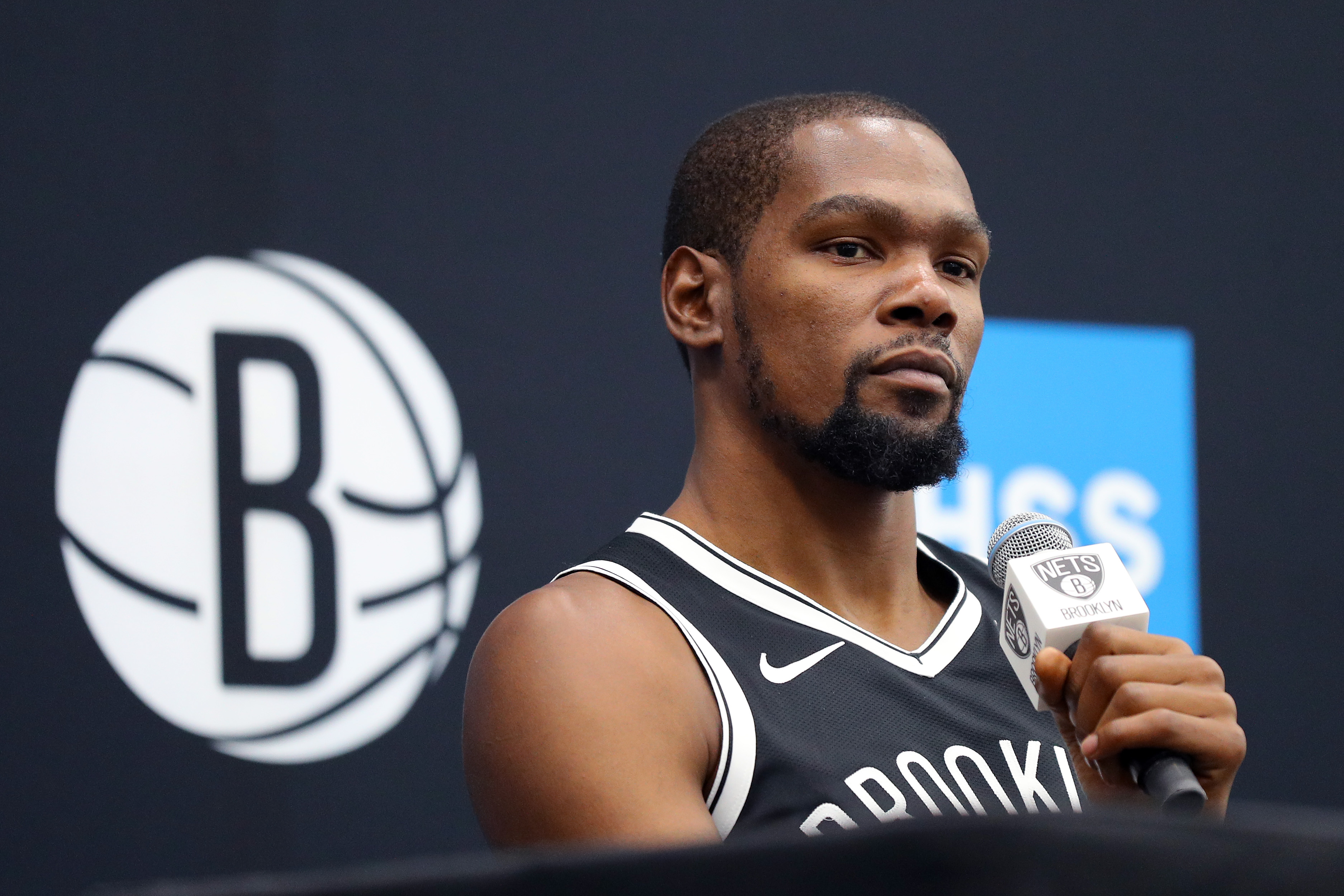 Kevin Durant Goes 1-On-1 With Drake In "Laugh Now, Cry Later" Video