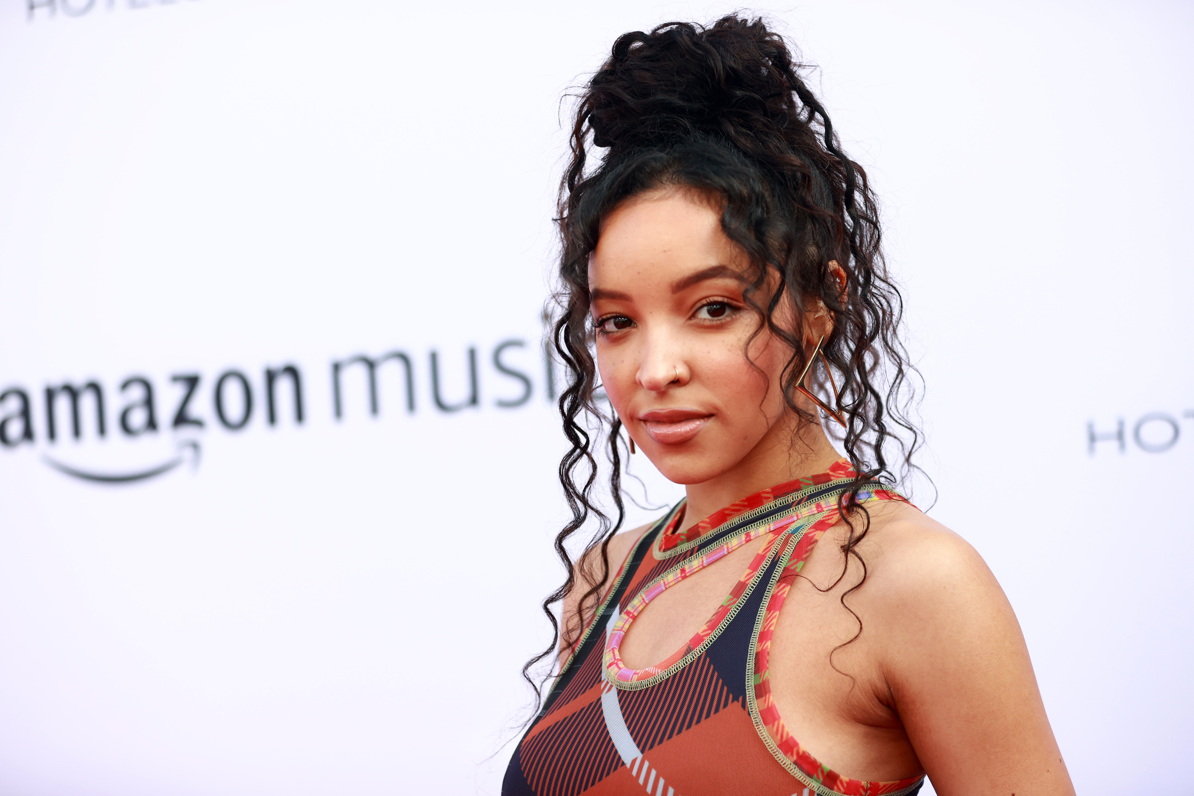 Tinashe Believes She's "Underrated," Says It's "Lazy" To Call Her "Corny"