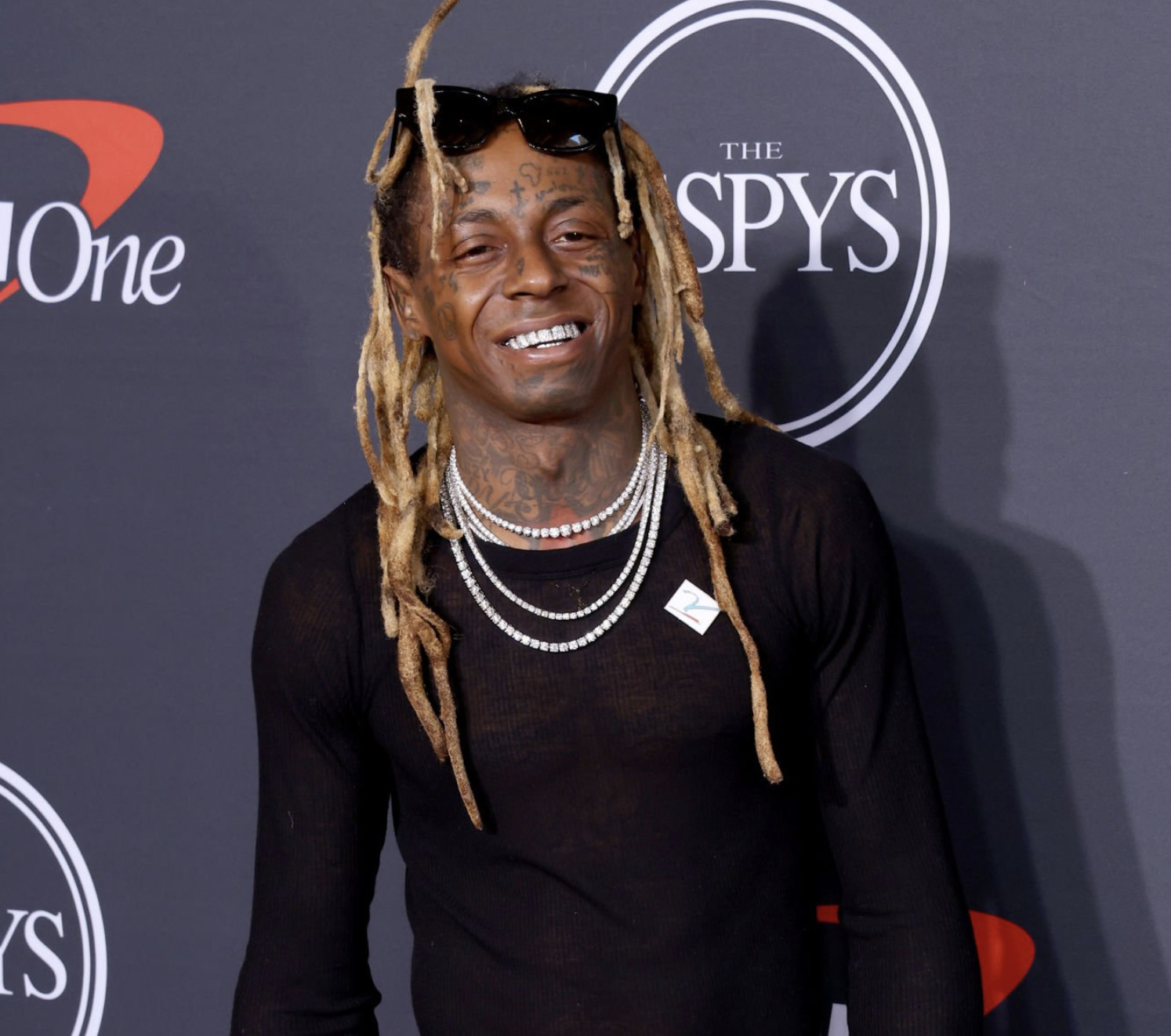 Lil Wayne Cusses Out Fan Who Threw A Flag Onto Stage During Performance