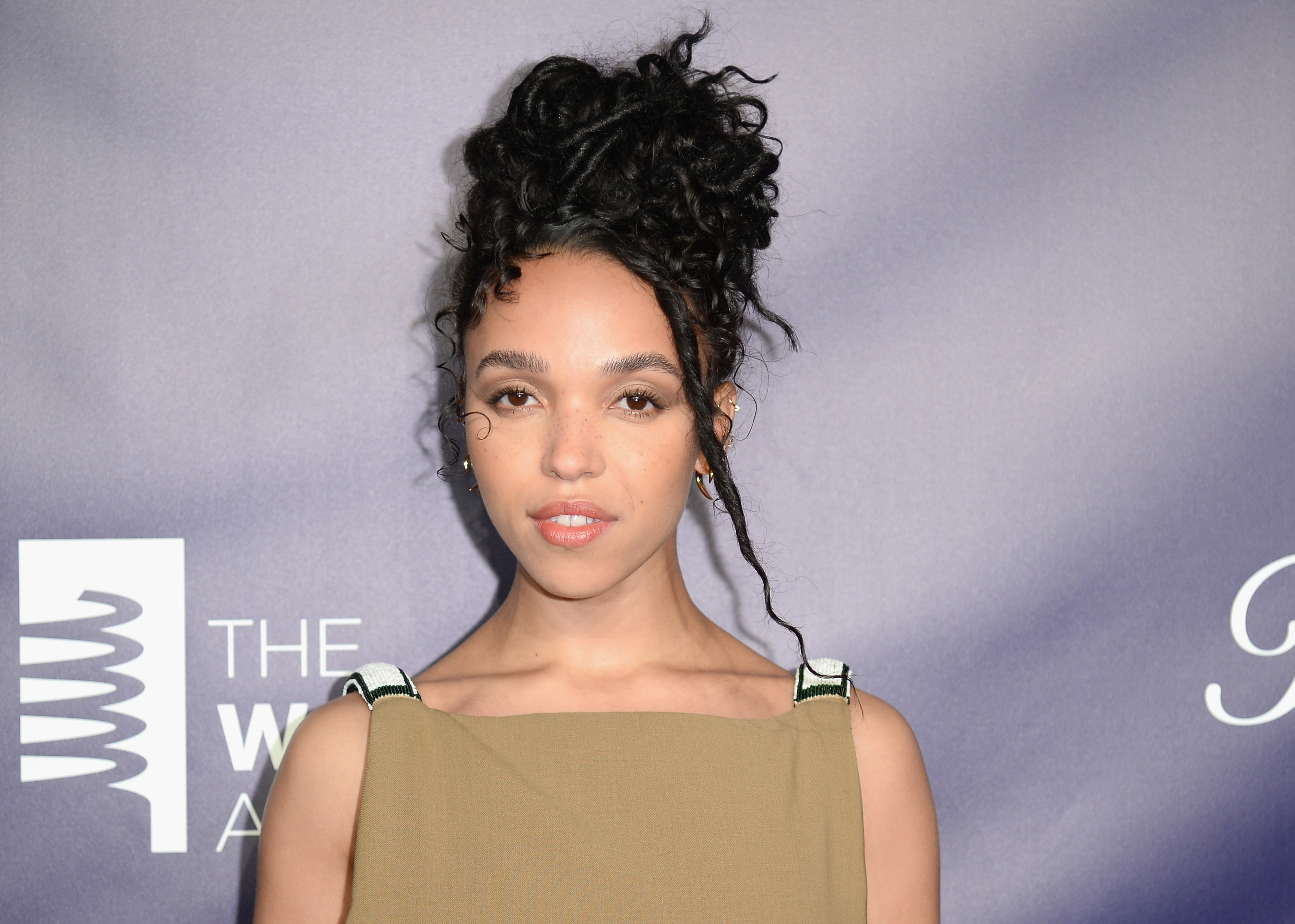 Fka Twigs Pole Dancing Skills Put On Full Display Watch